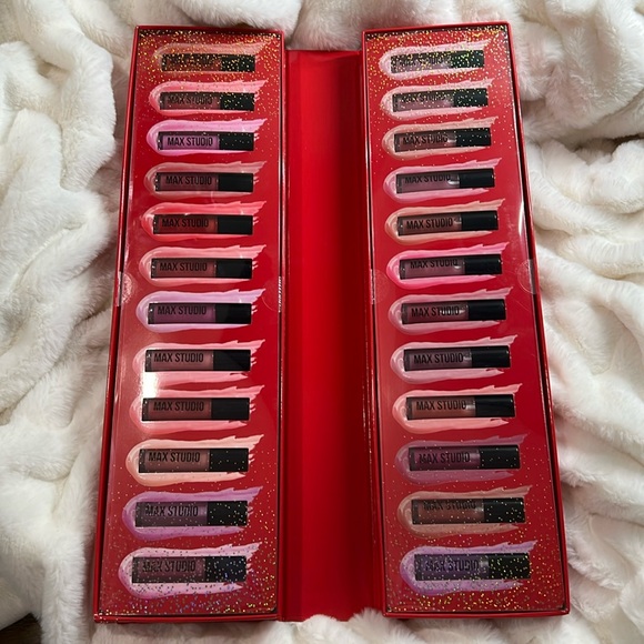 Max Studio | Makeup | 23new Max Studio 24 Piece Tinted Lip Oil ...